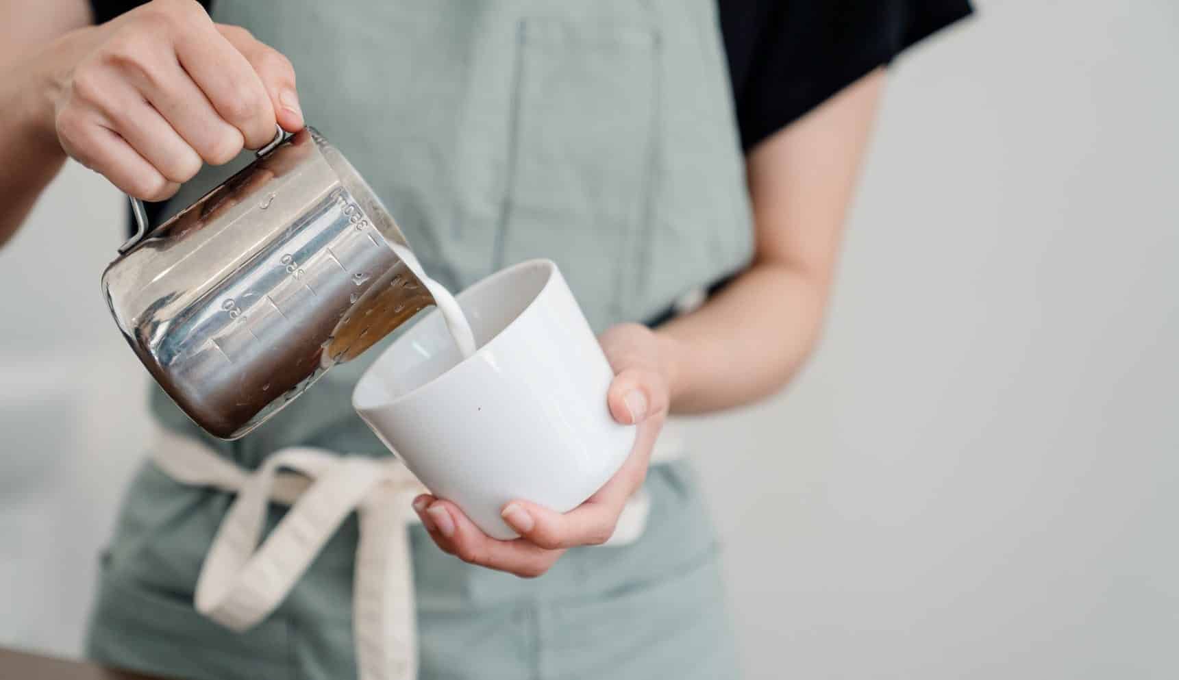 How to Froth and Steam Milk for Making Perfect Coffee Latte